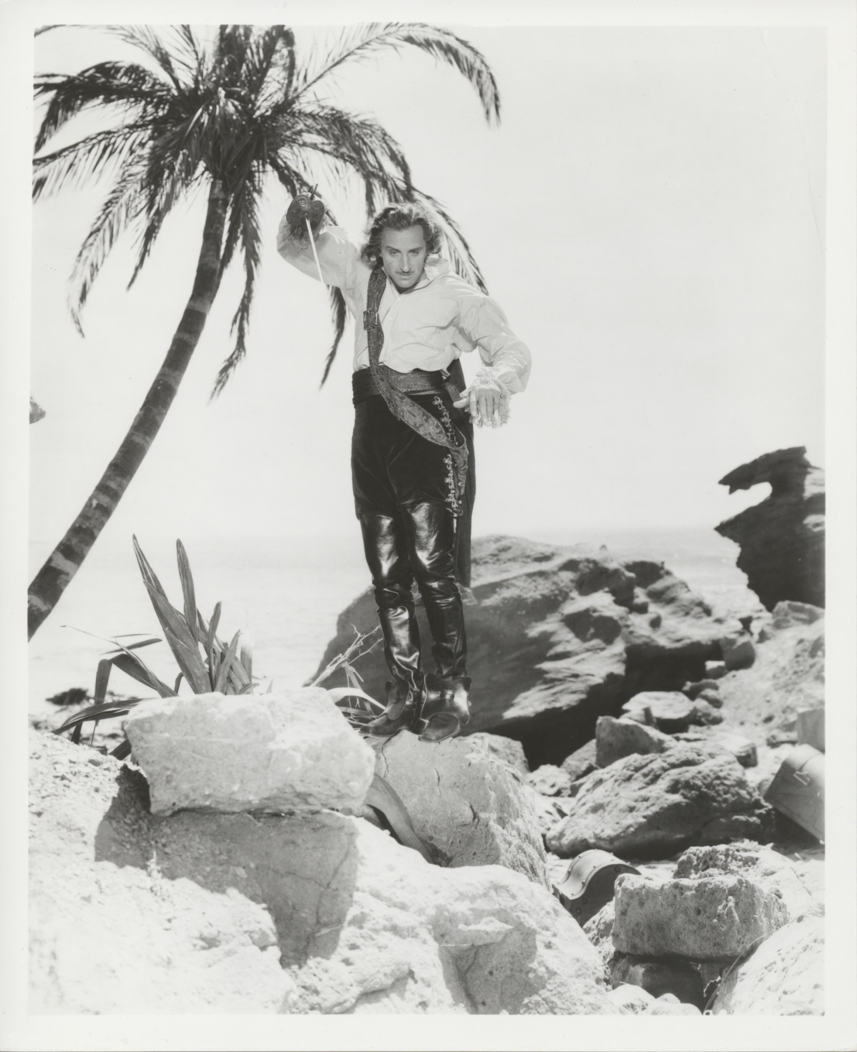 The Duel on the Beach, Part IV: Flynn versus Rathbone in Captain Blood ...