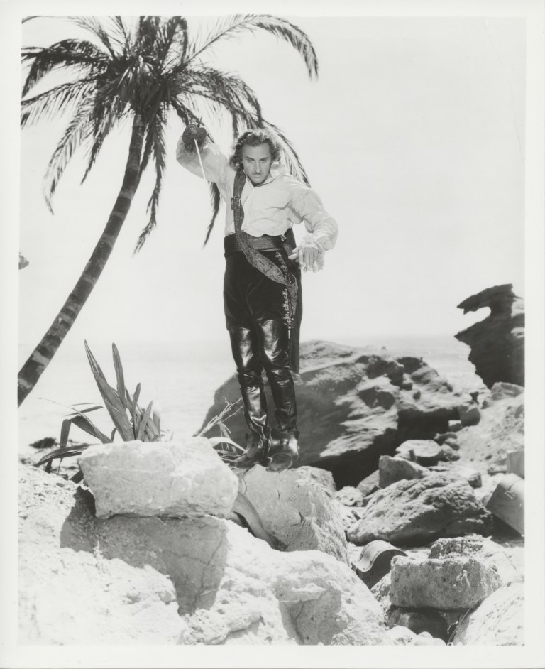 The Duel on the Beach, Part IV: Flynn versus Rathbone in Captain Blood ...